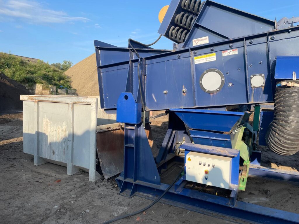 - Mobiele sorteerinstallatie voor bouw- en sloopafval - Naessens Hydraulics